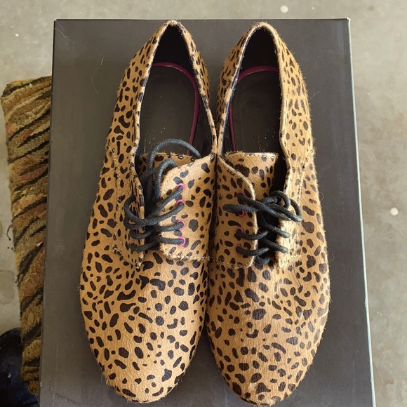 Very Volatile | Shoes | Very Volatile Leopard Print Lace Up Flats Good ...